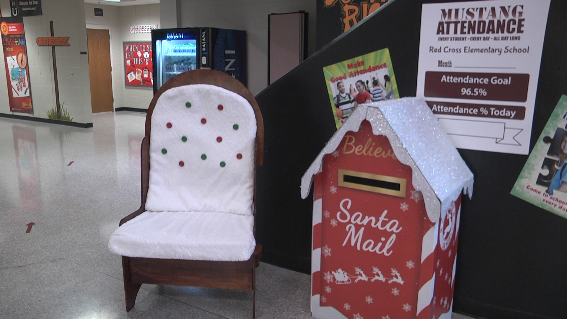 Drive-Thru Christmas extravaganza held at Red Cross Elementary - WNKY ...