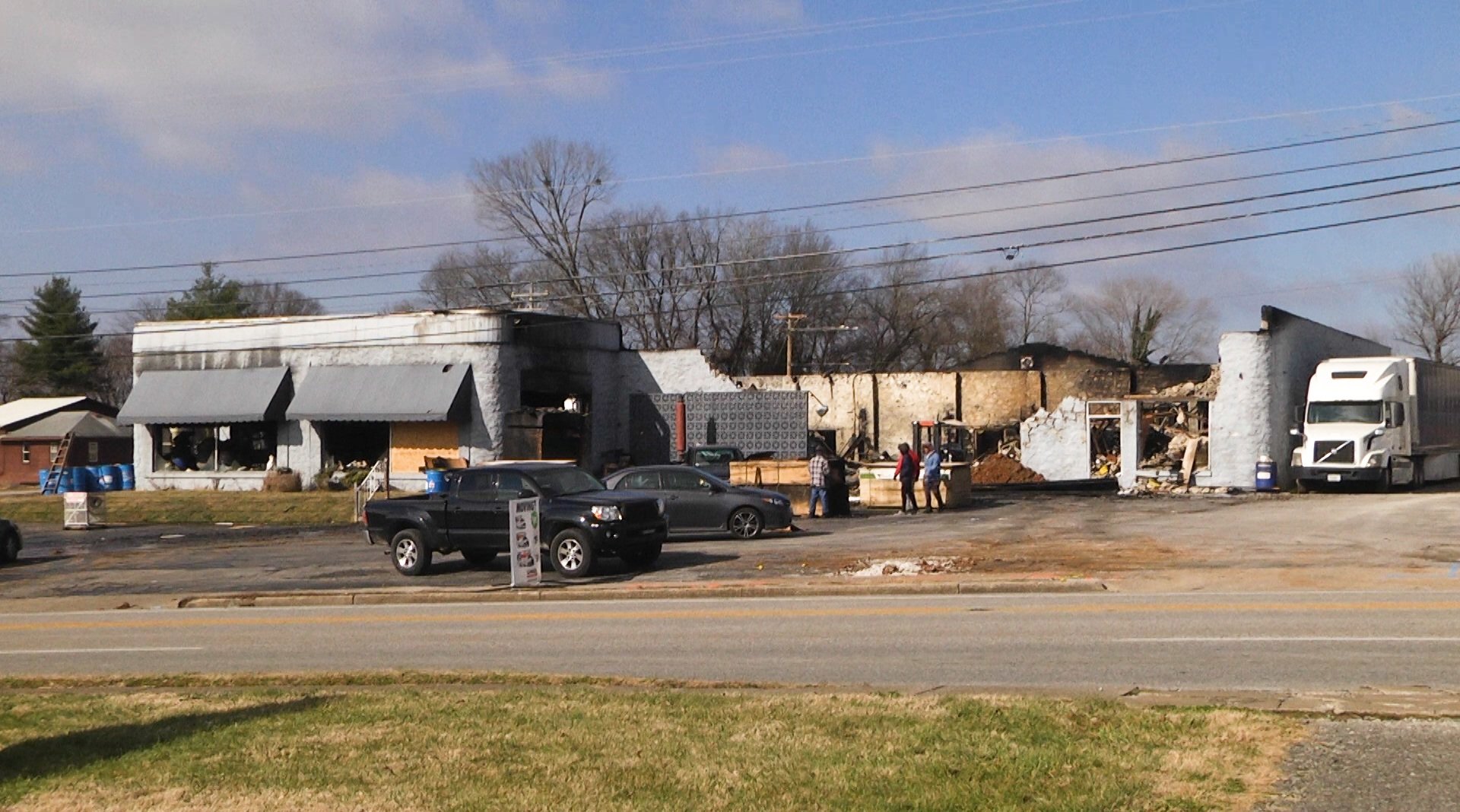 Post-fire clean up begins at Eagle Furniture Manufacturing - WNKY News ...
