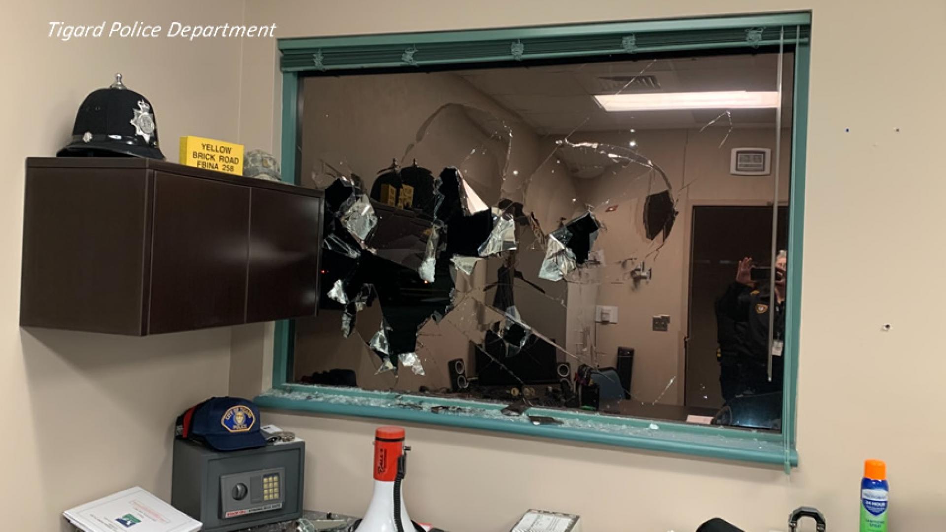 Oregon Police Shooting Protest Turns Violent - WNKY News 40 Television