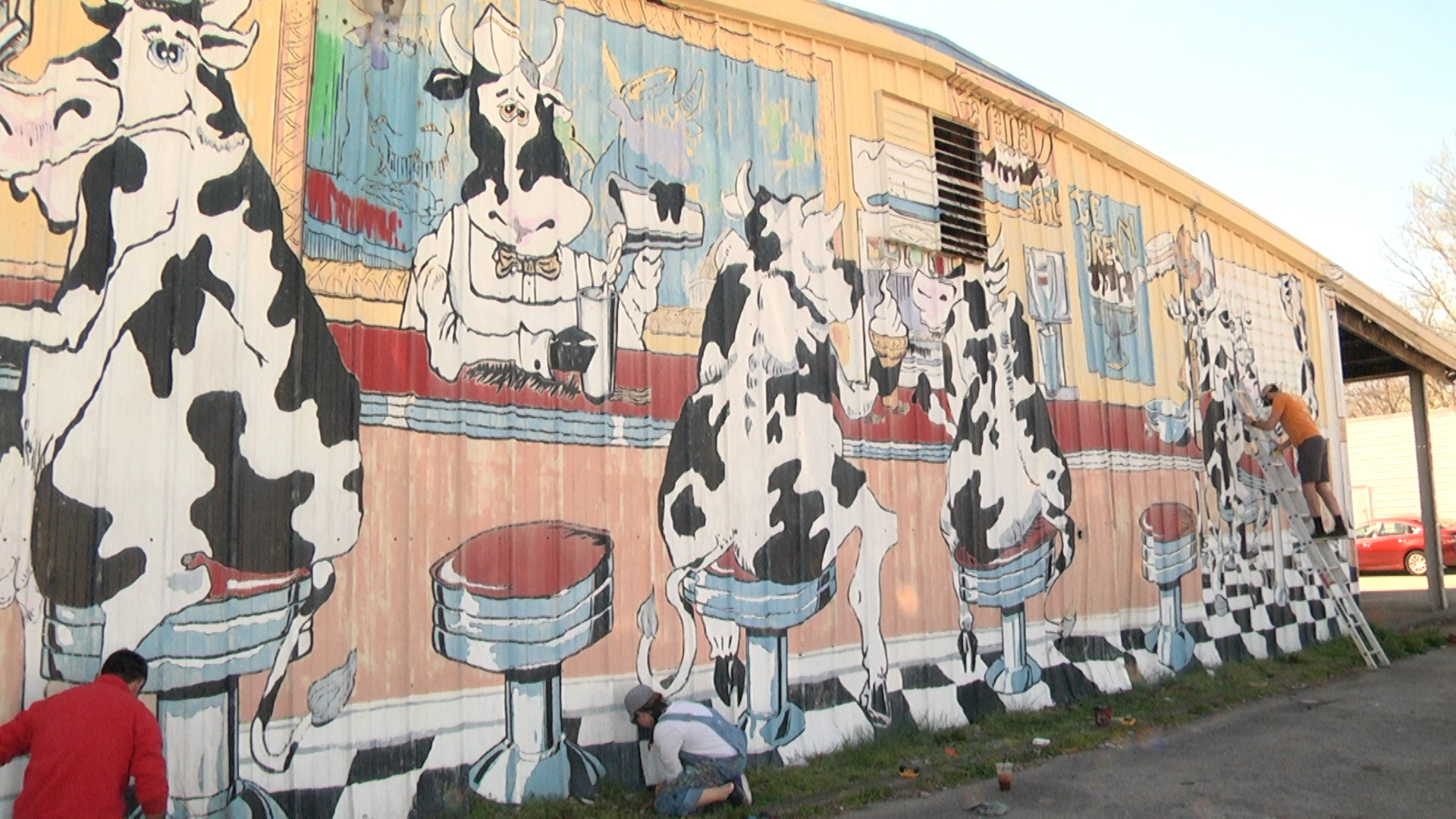 Cow mural comes down after 25 years, needs new home - WNKY News 40 ...