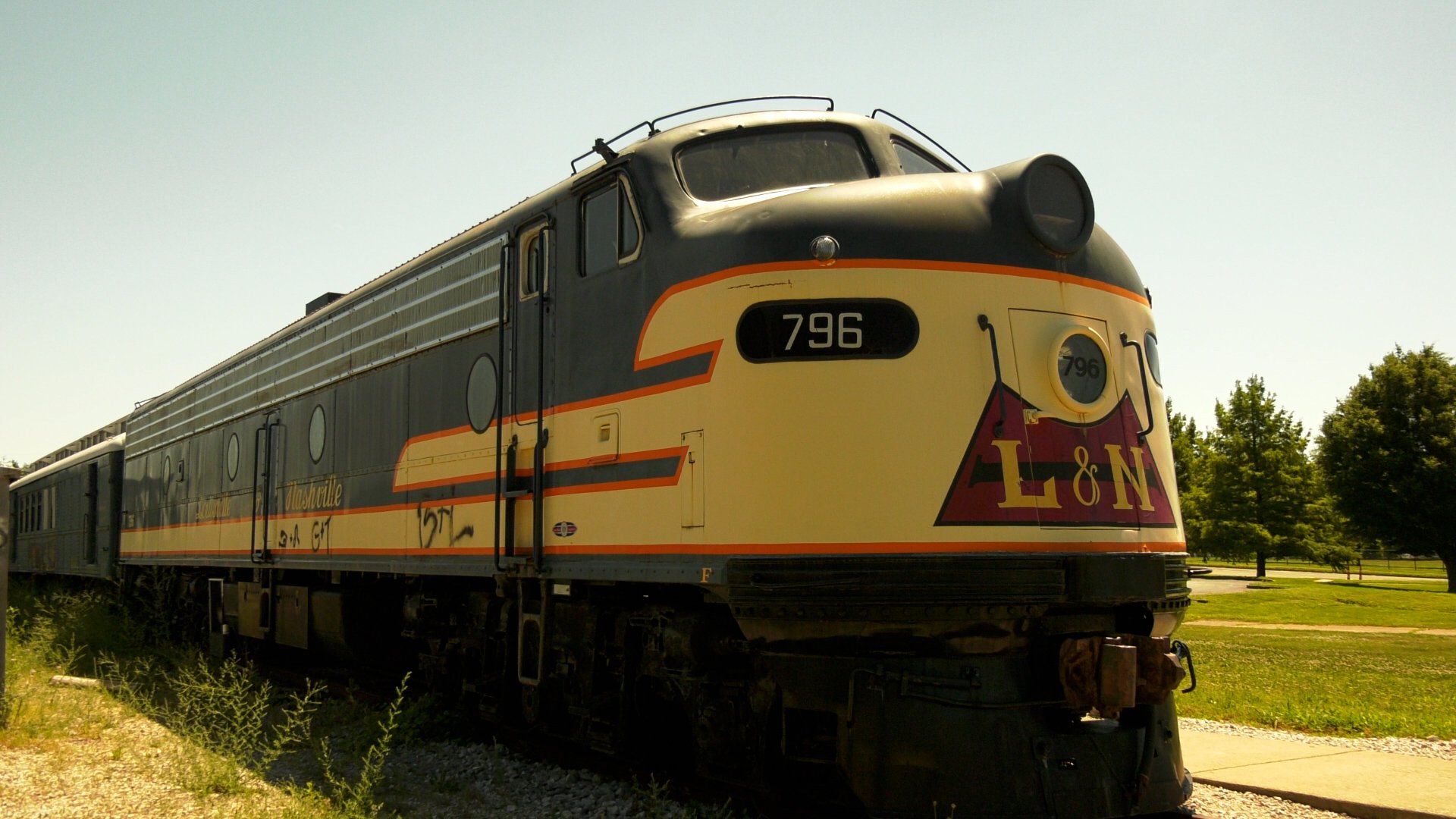 Graffiti vandals spray paint historic rail car and two buildings - WNKY ... Graffiti vandals spray paint historic rail car and two buildings - WNKY ...