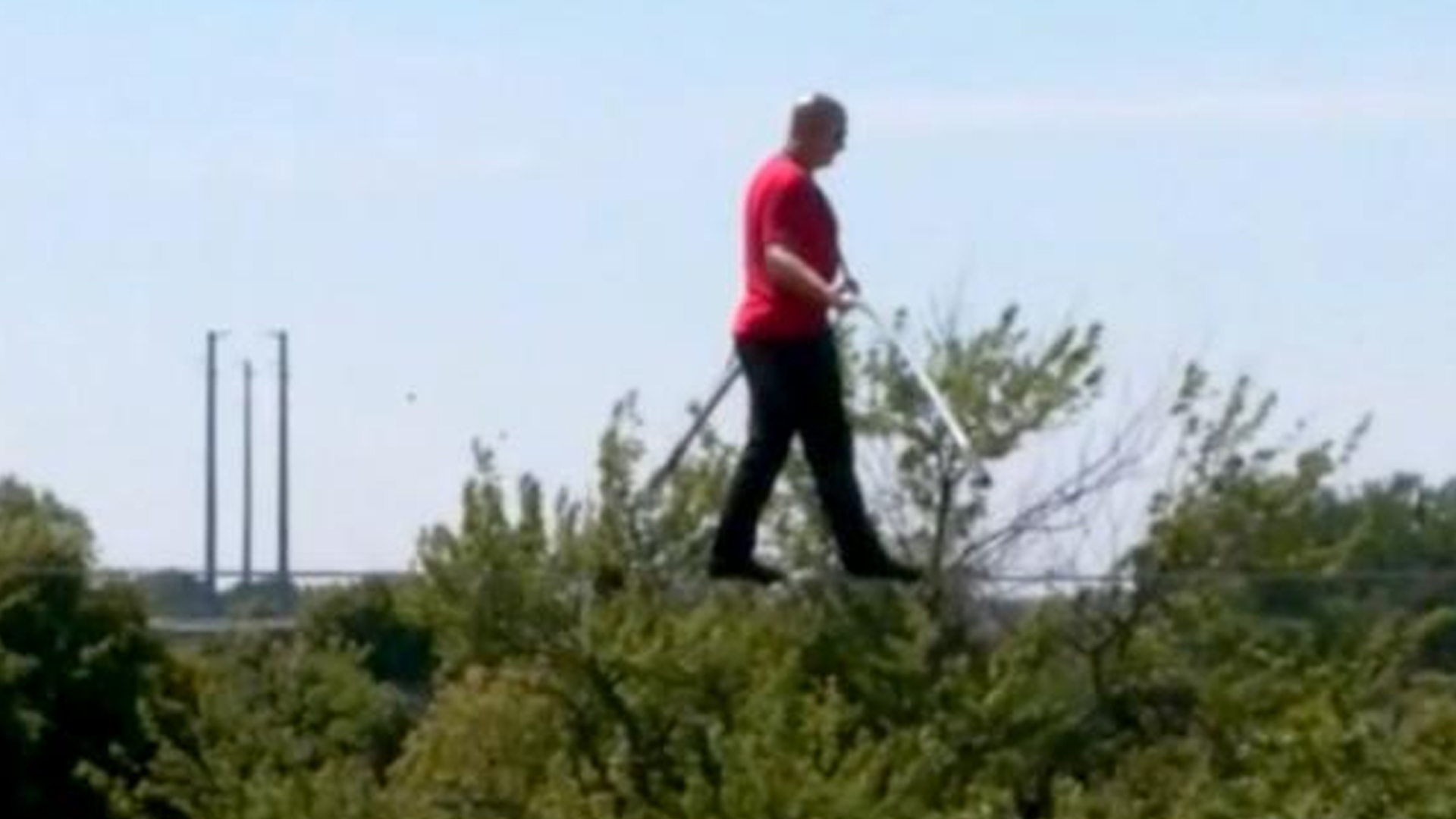 Watch world-renowned daredevil complete 320-foot high-wire walk - WNKY ...