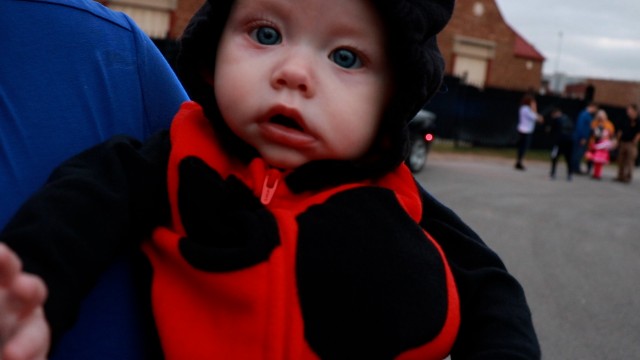 Blue Trick-or-Treat buckets can represent autism - WNKY News 40 Television