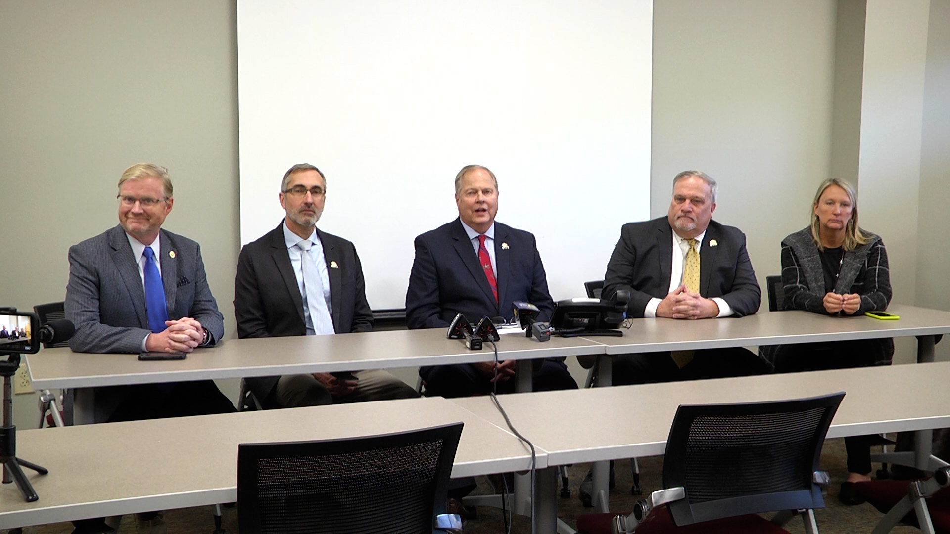 Kentucky State Senate Leadership stops in Bowling Green to talk about ...