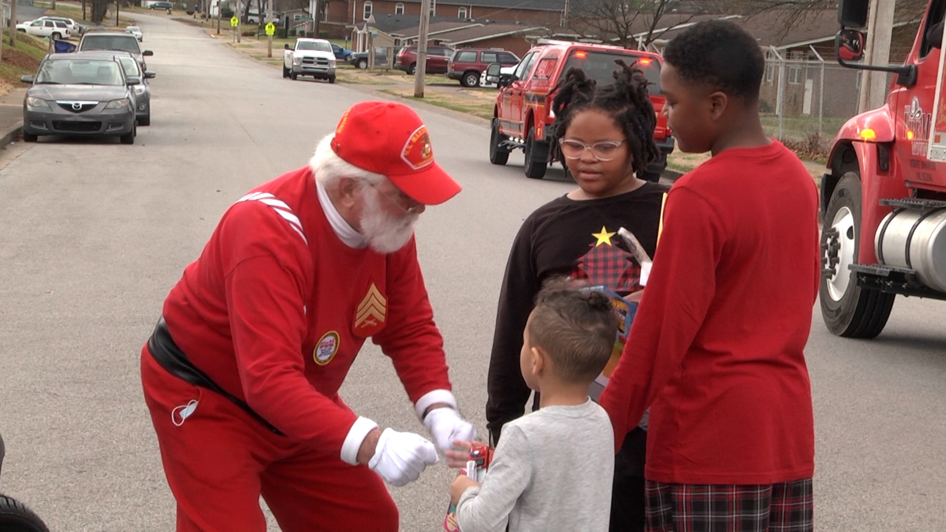 Toys for Tots and Santa deliver toys to 200 kids on Christmas - WNKY ...