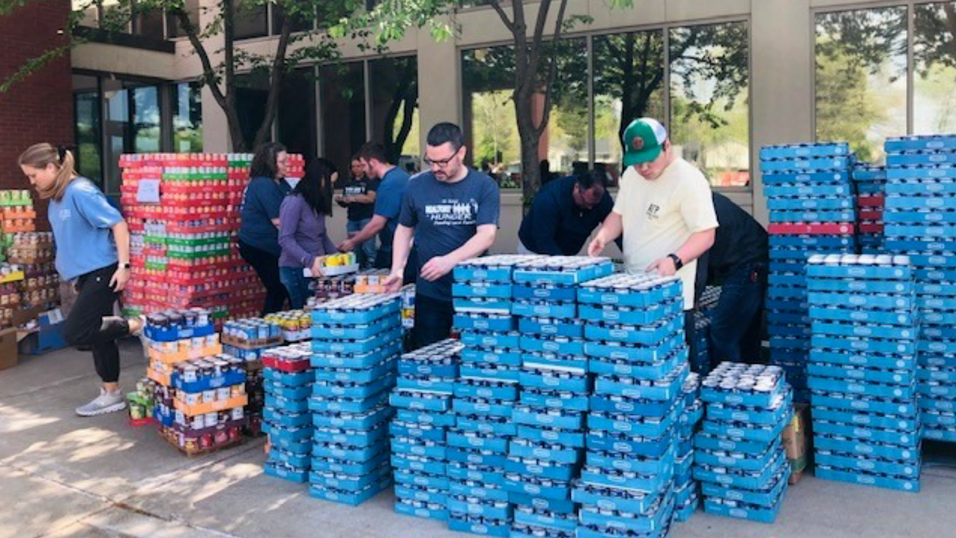 Sunrise Spotlight - Realtor Hope for Hunger food drive - WNKY News 40 ...