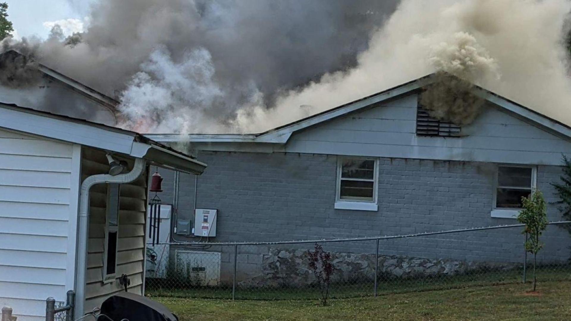BGFD responds to house fire on Pearce Way - WNKY News 40 Television