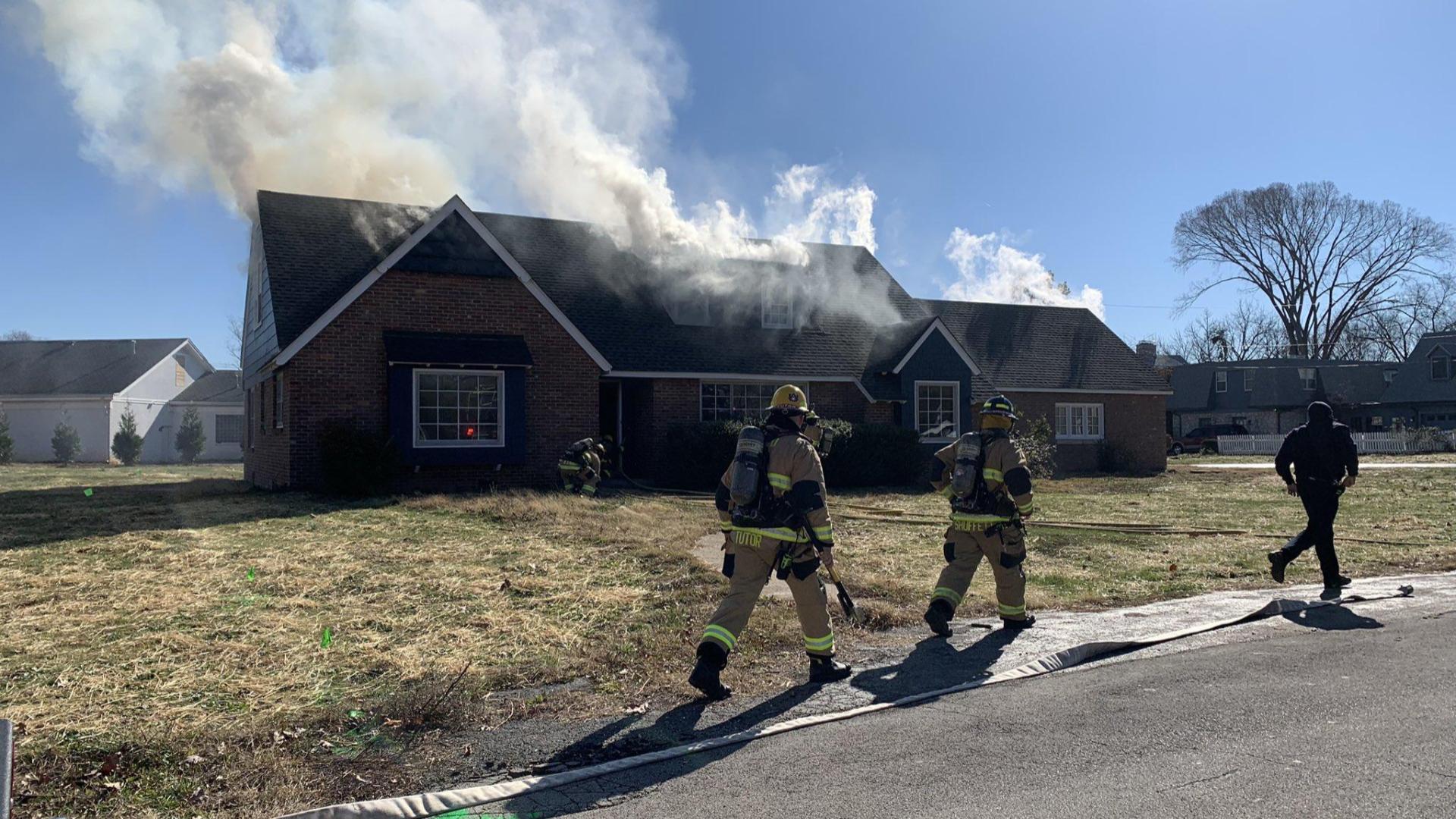 Multiple units respond to house fire on Craig Street - WNKY News 40 ...