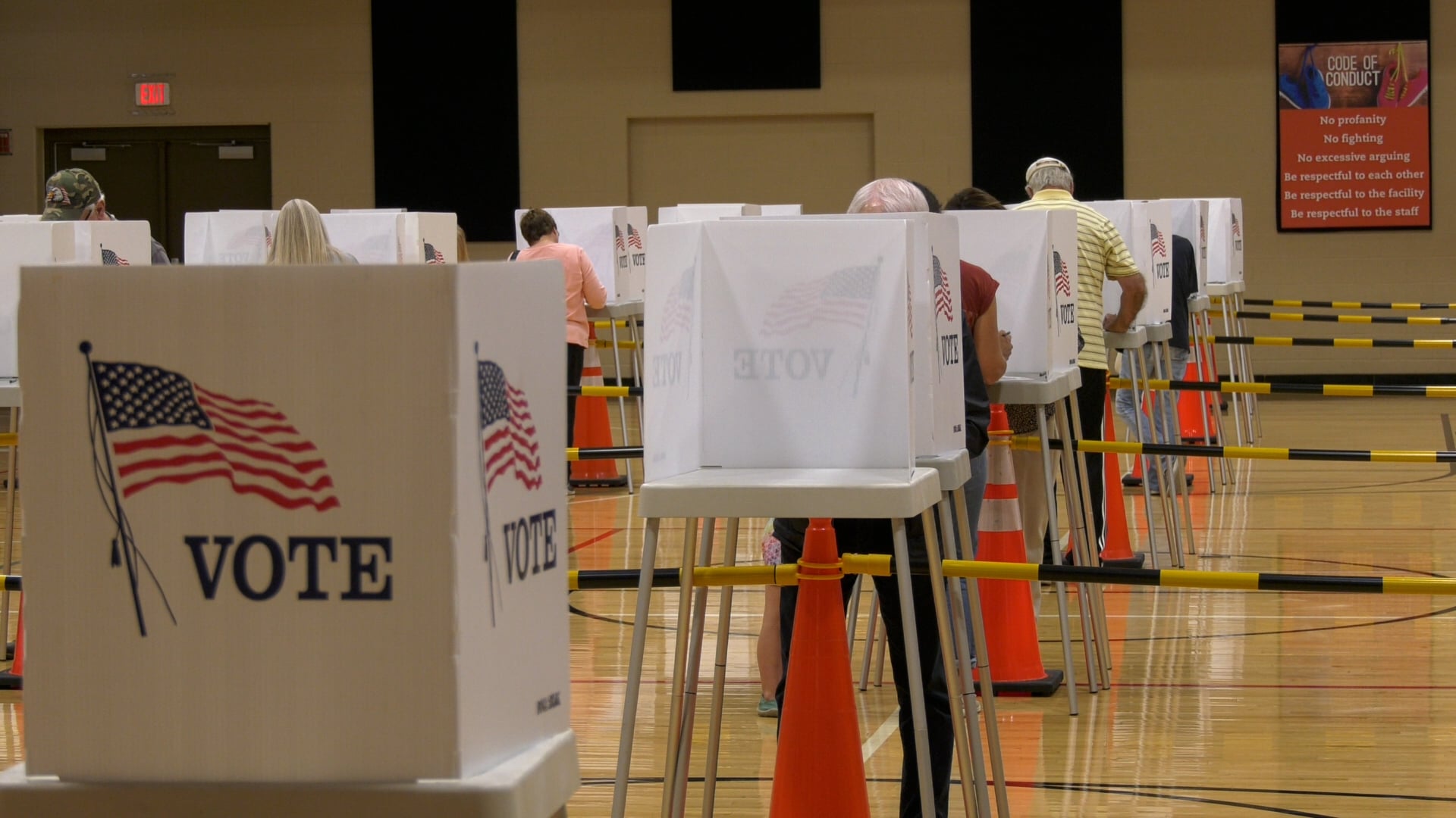 Early voters beat lines to cast their ballot - WNKY News 40 Television