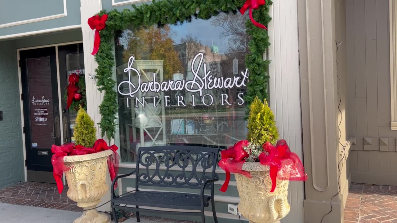 Window shoppers turn decor gawkers with downtown decorating contest ...