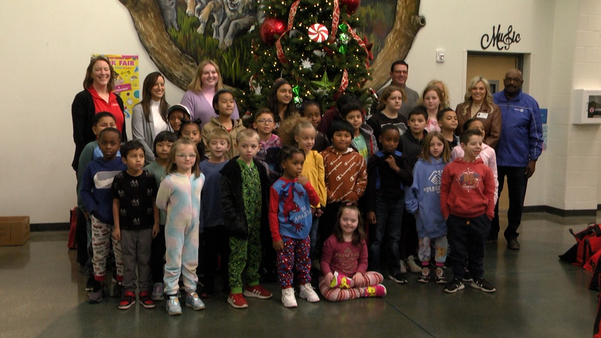 Jennings Creek Elementary tornado victims receive new books - WNKY News ...