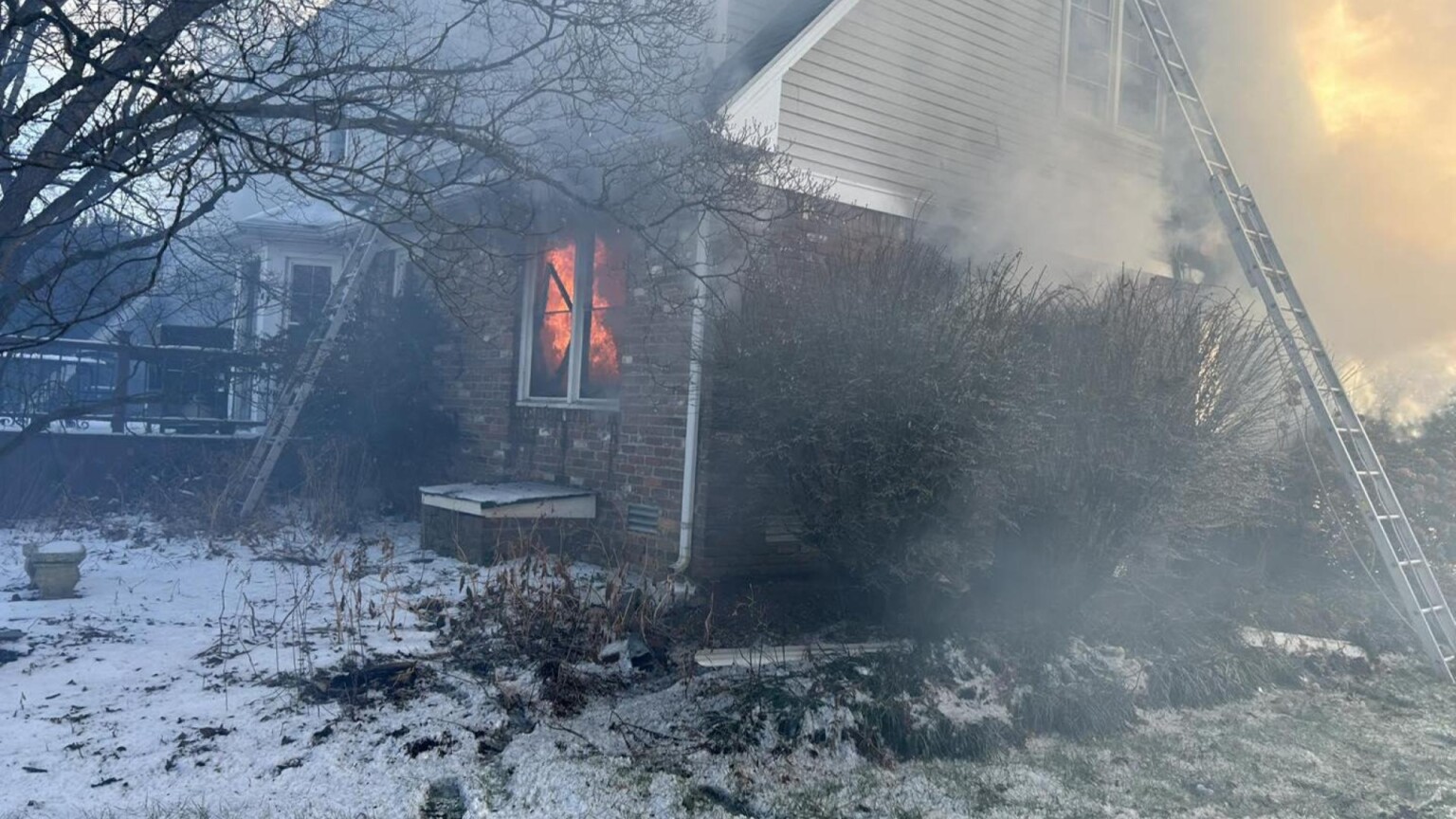 BGFD responds to house fire on Christmas Day - WNKY News 40 Television