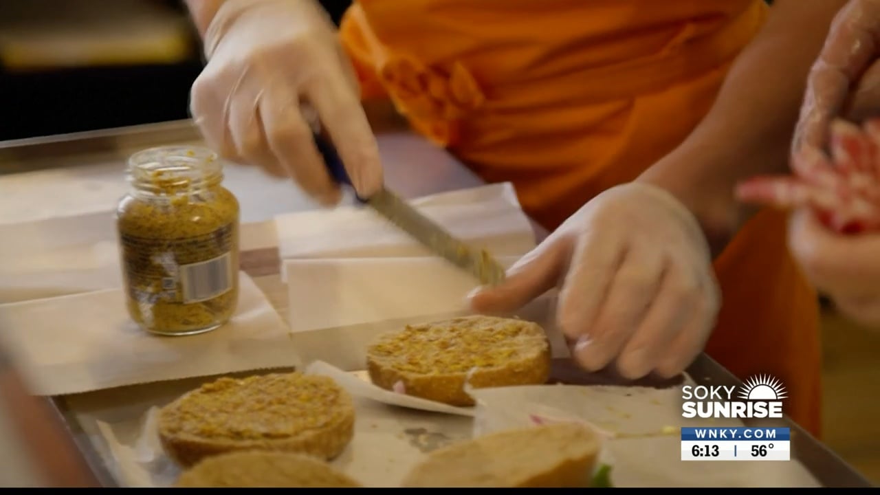 Feel Good Friday: "Baking" a Difference - WNKY News 40 Television