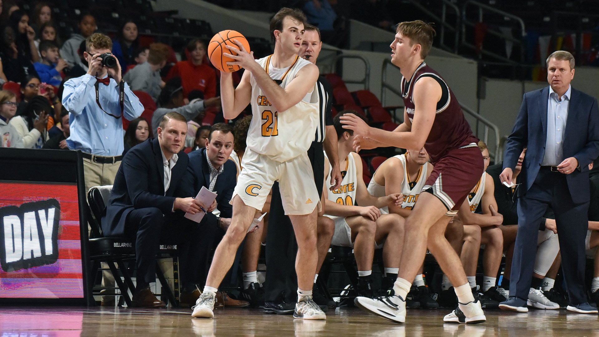 Cade Stinnett named SAA Newcomer of the Year - WNKY News 40 Television