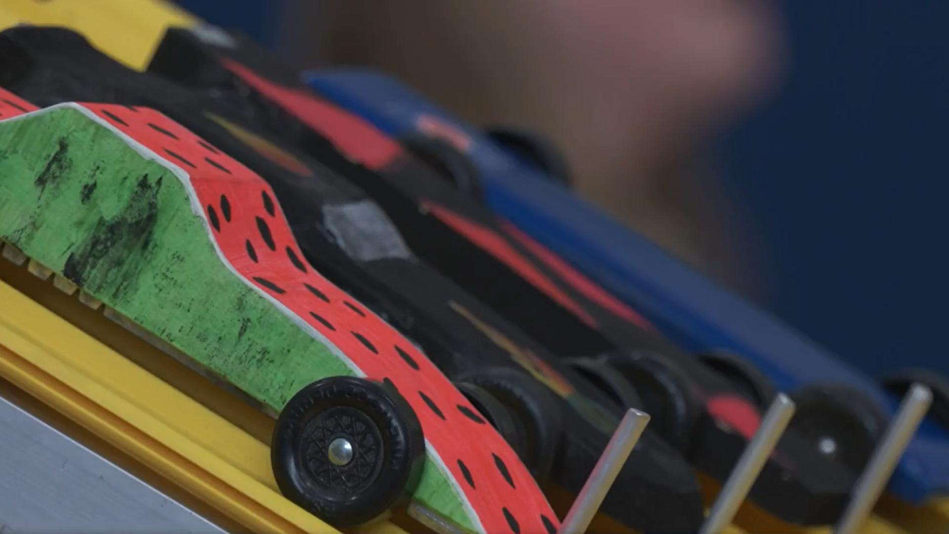 Boy Scouts race to win in Pinewood Box Derby - WNKY News 40 Television