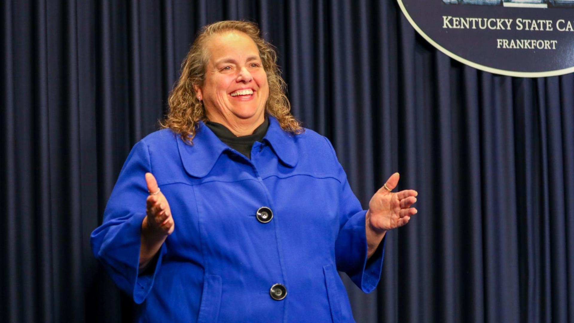 Beshear pays tribute to sign language interpreter Virginia Moore - WNKY ...