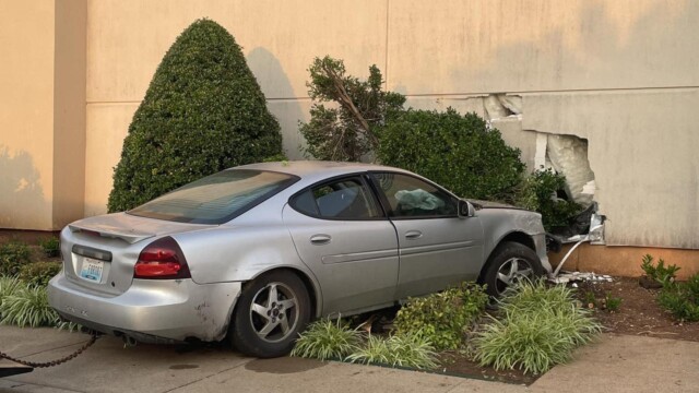UPDATE: Name released of driver in crash at Greenwood Mall - WNKY News ... UPDATE: Name released of driver in crash at Greenwood Mall - WNKY News ...