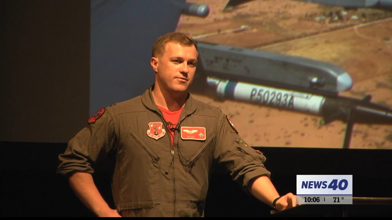 Top Gun pilot comes to Bowling Green - WNKY News 40 Television