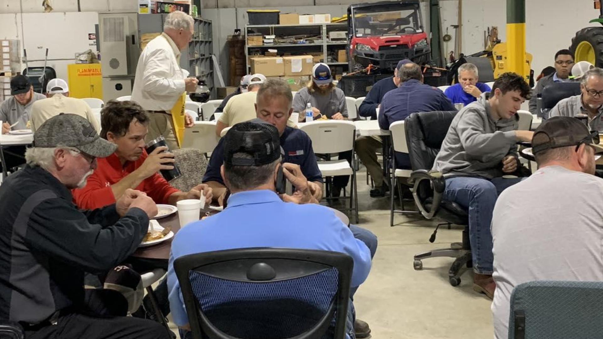 Smiths Grove Lions Club shows appreciation for Warren RECC - WNKY News ...