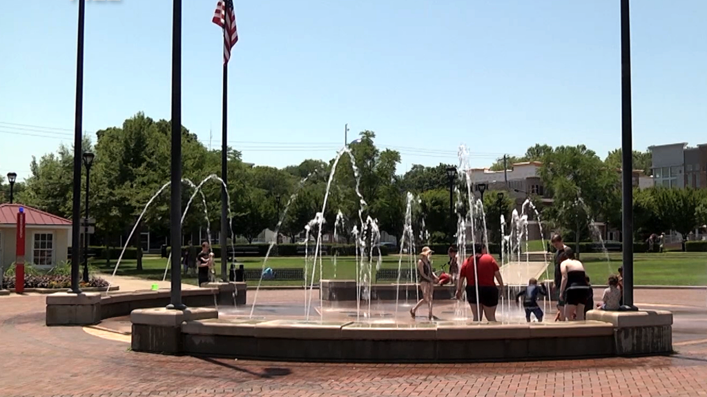 Summer staple opens Friday in downtown Bowling Green - WNKY News 40 ...