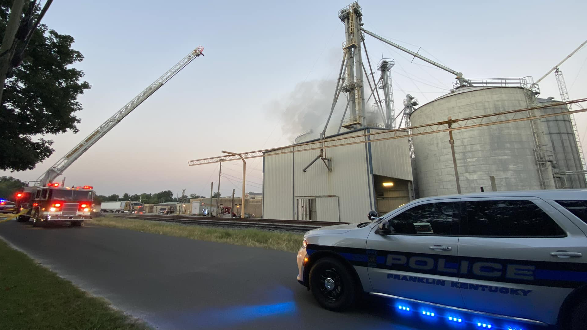 Franklin first responders on the scene of fire - WNKY News 40 Television