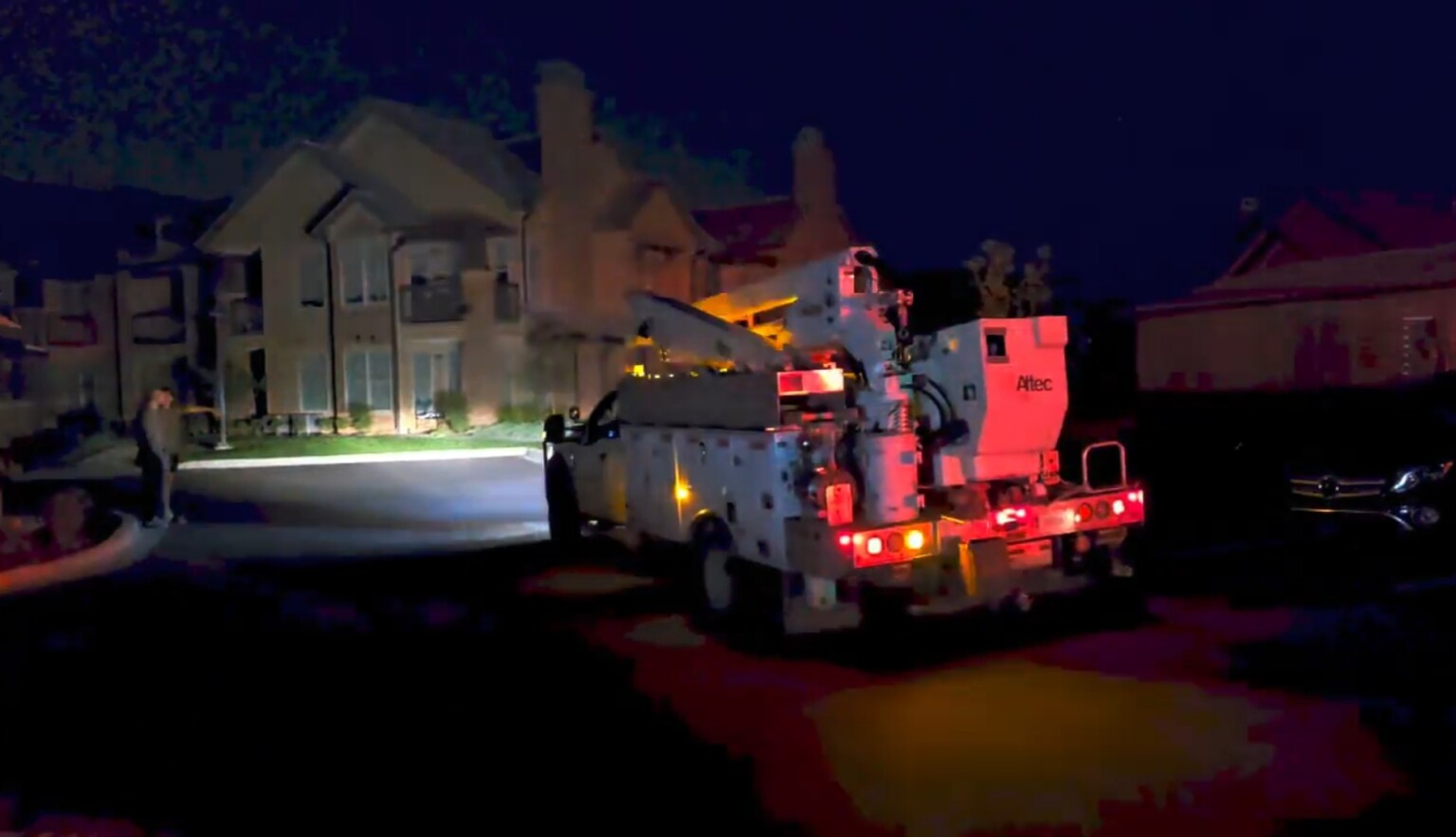 BGFD, Warren RECC respond to suspected generator fire leaving thousands ...