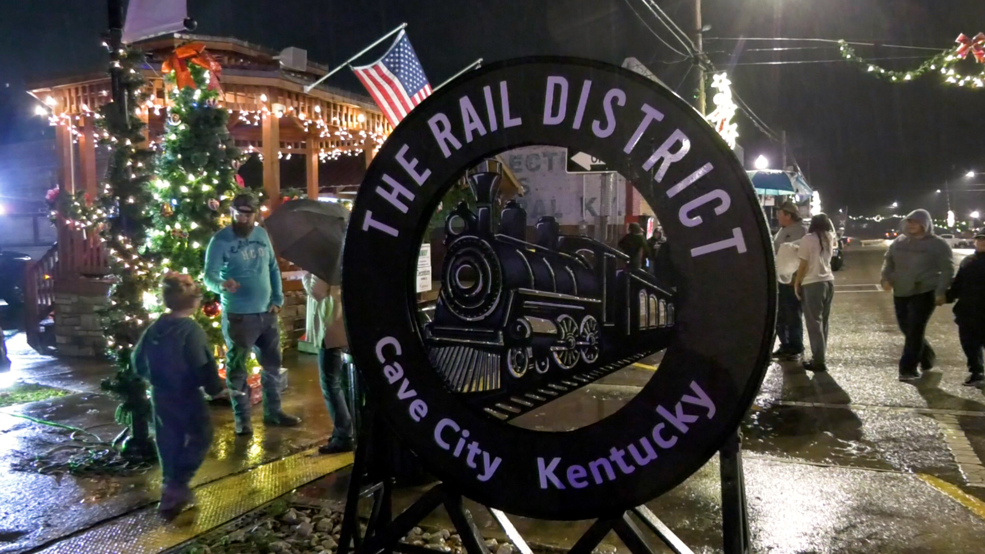 "Light Up Cave City" kicks off the holiday season in Barren County ...