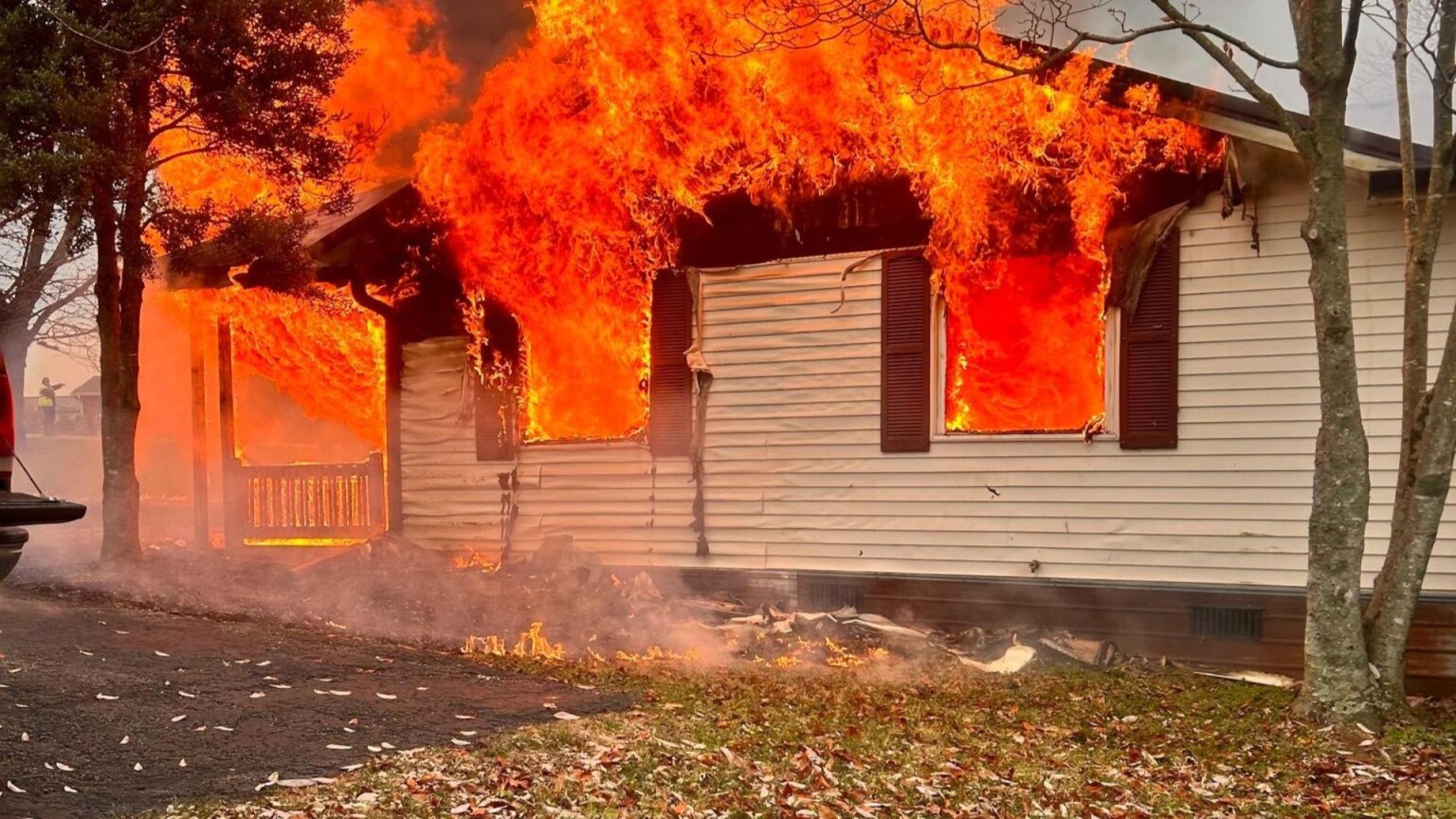 Firefighters respond to Christmas Day fire in Georgetown - WNKY News 40 ...