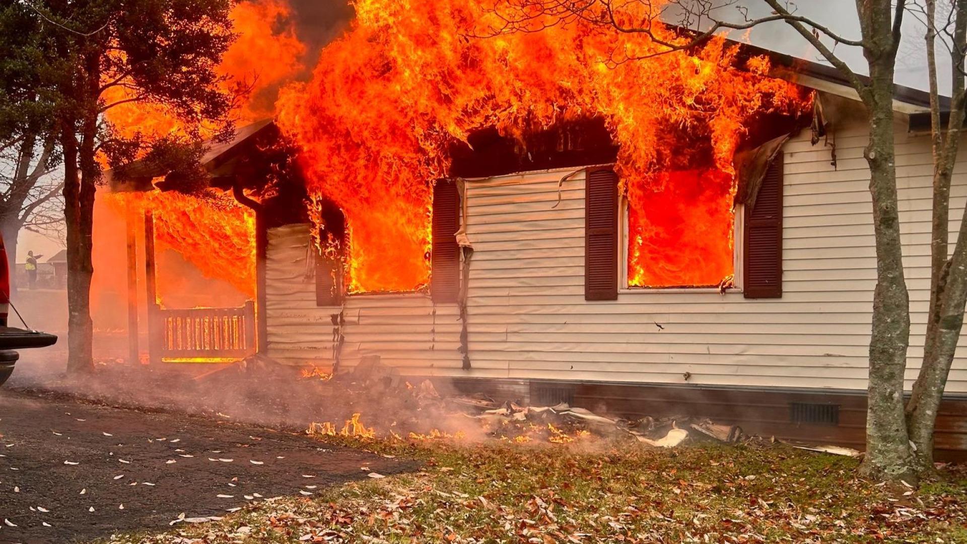 Firefighters respond to Christmas Day fire in Georgetown - WNKY News 40 ...