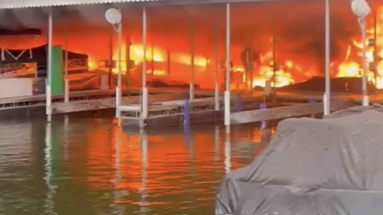 Massive fire spreads to at least 13 boats at Elm Hill Marina - WNKY ...