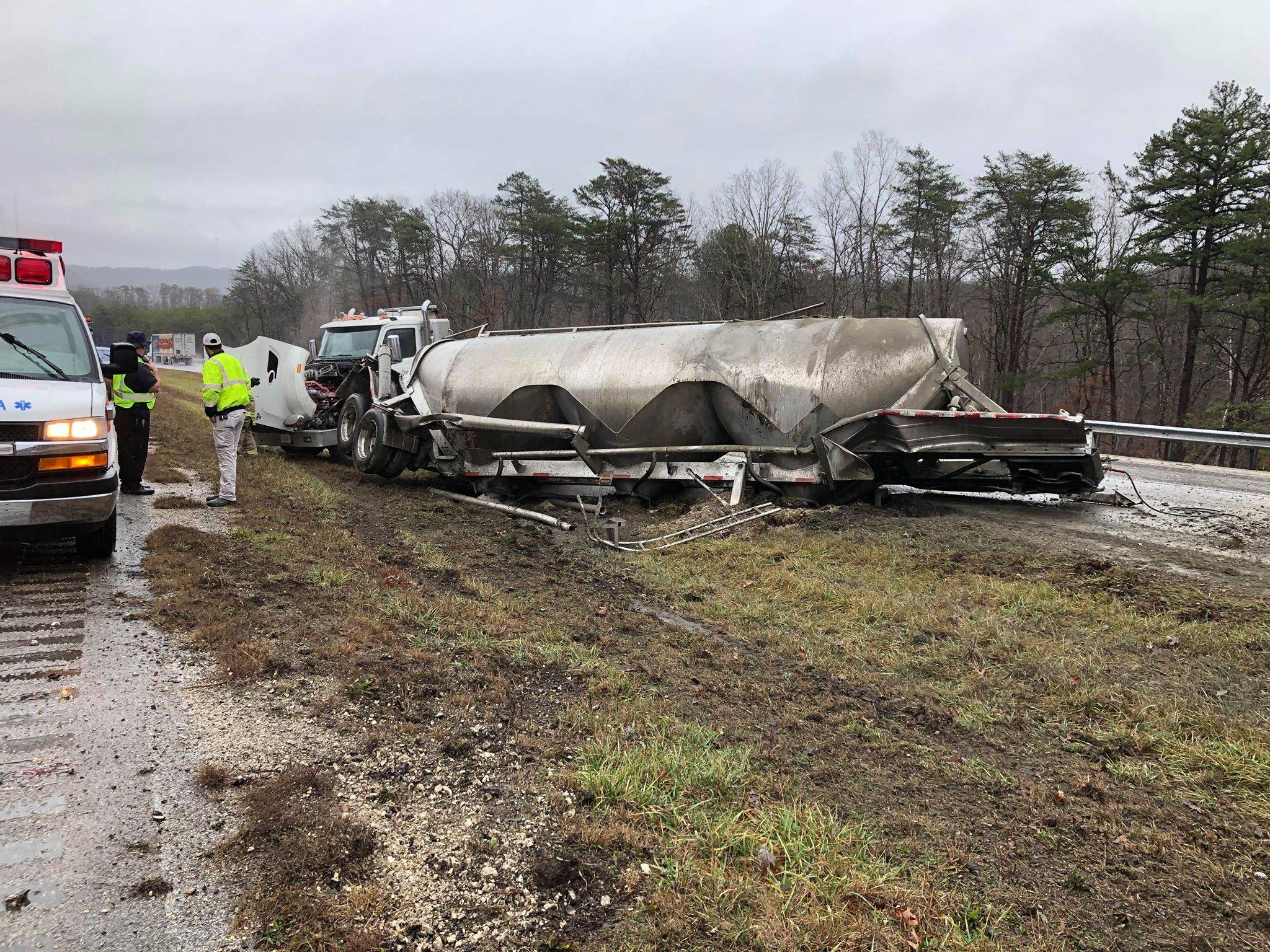 Semi-truck rollover closes part of Mountain Parkway in Powell County ...