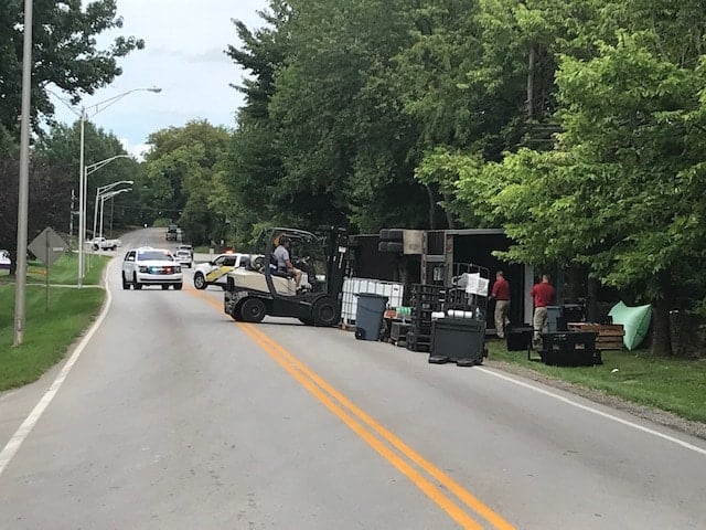 Overturned 18 Wheeler Causes Traffic Problems Abc 36 News