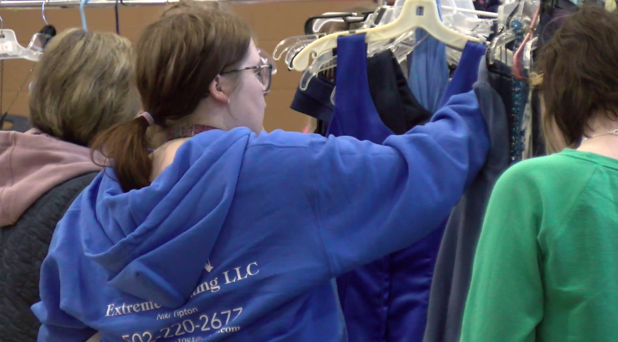 Mercer County sisters help provide free prom dresses for students - WTVQ