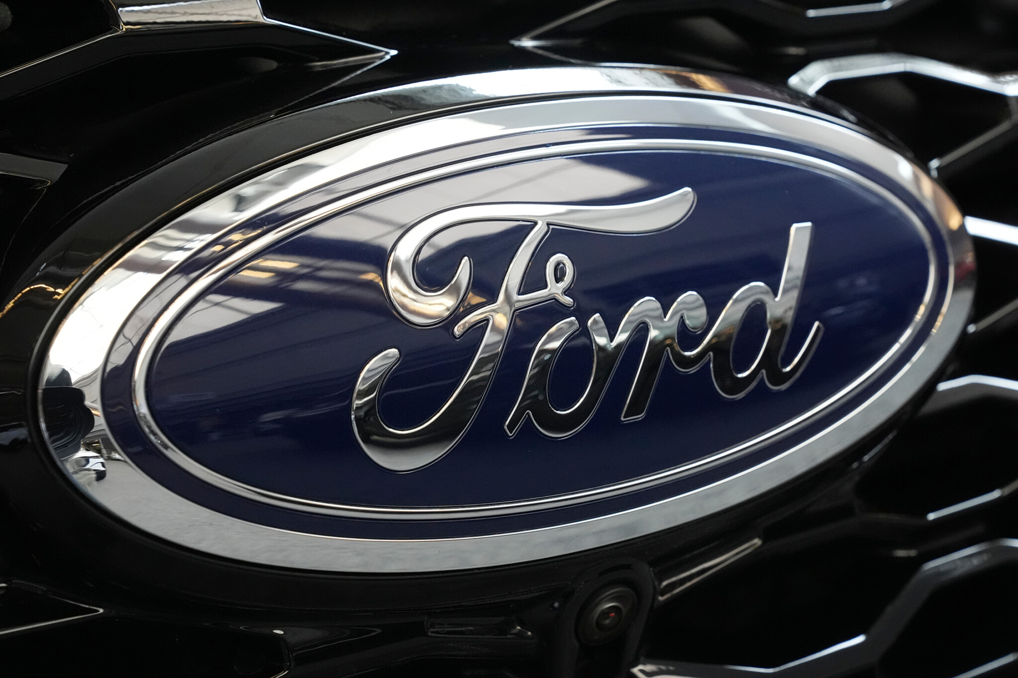 Ford recalls more than 400,000 trucks and SUVs because windshield ...