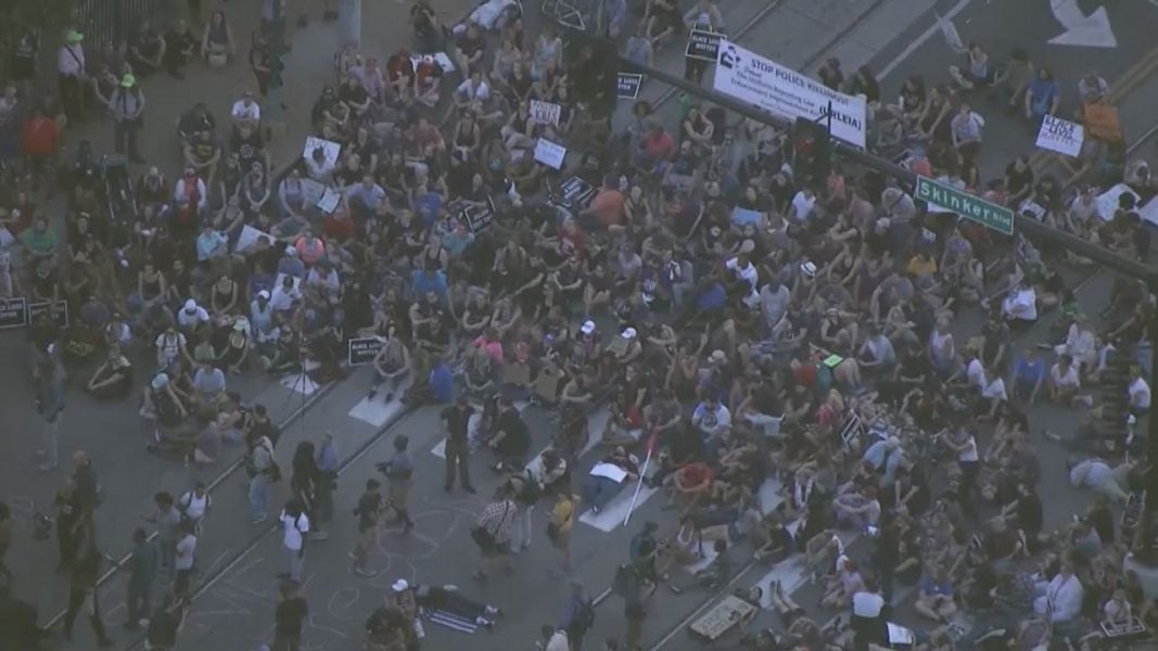 St. Louis protesters go to upscale malls, suburbs - WWAYTV3