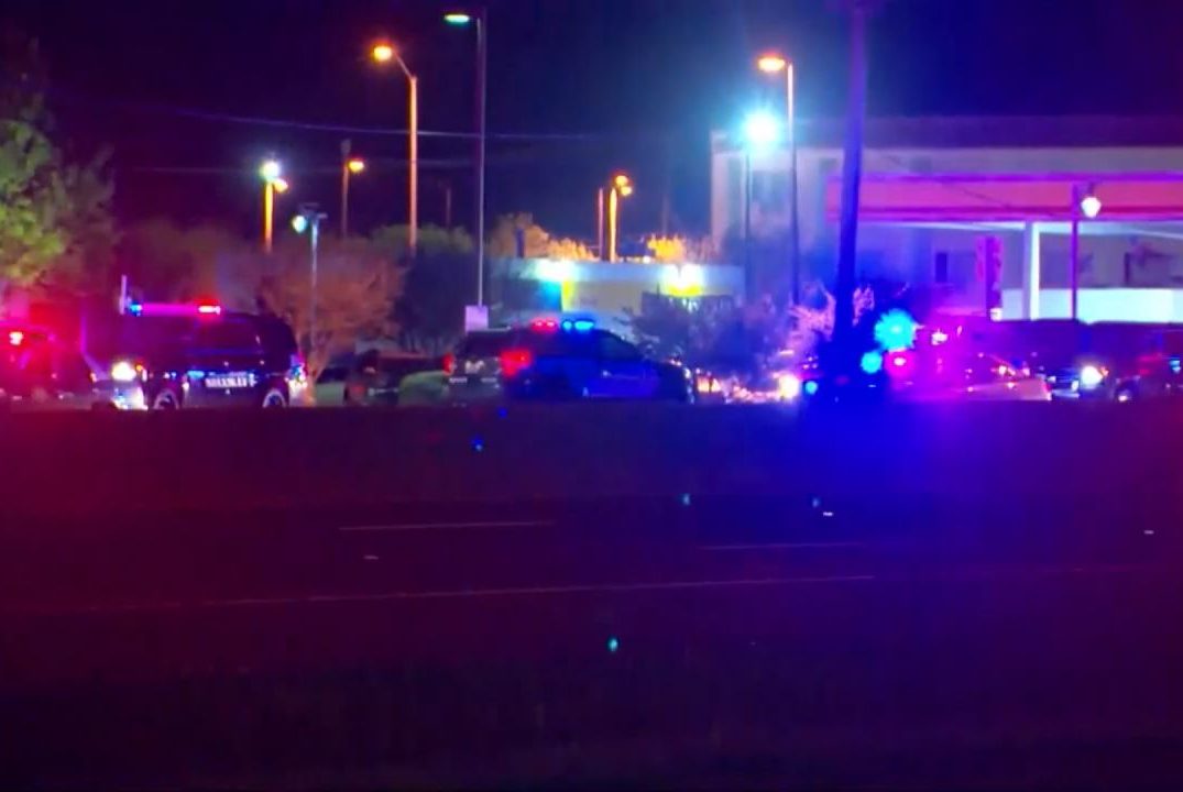 Austin bombing suspect blows himself up as SWAT moves in - WWAYTV3