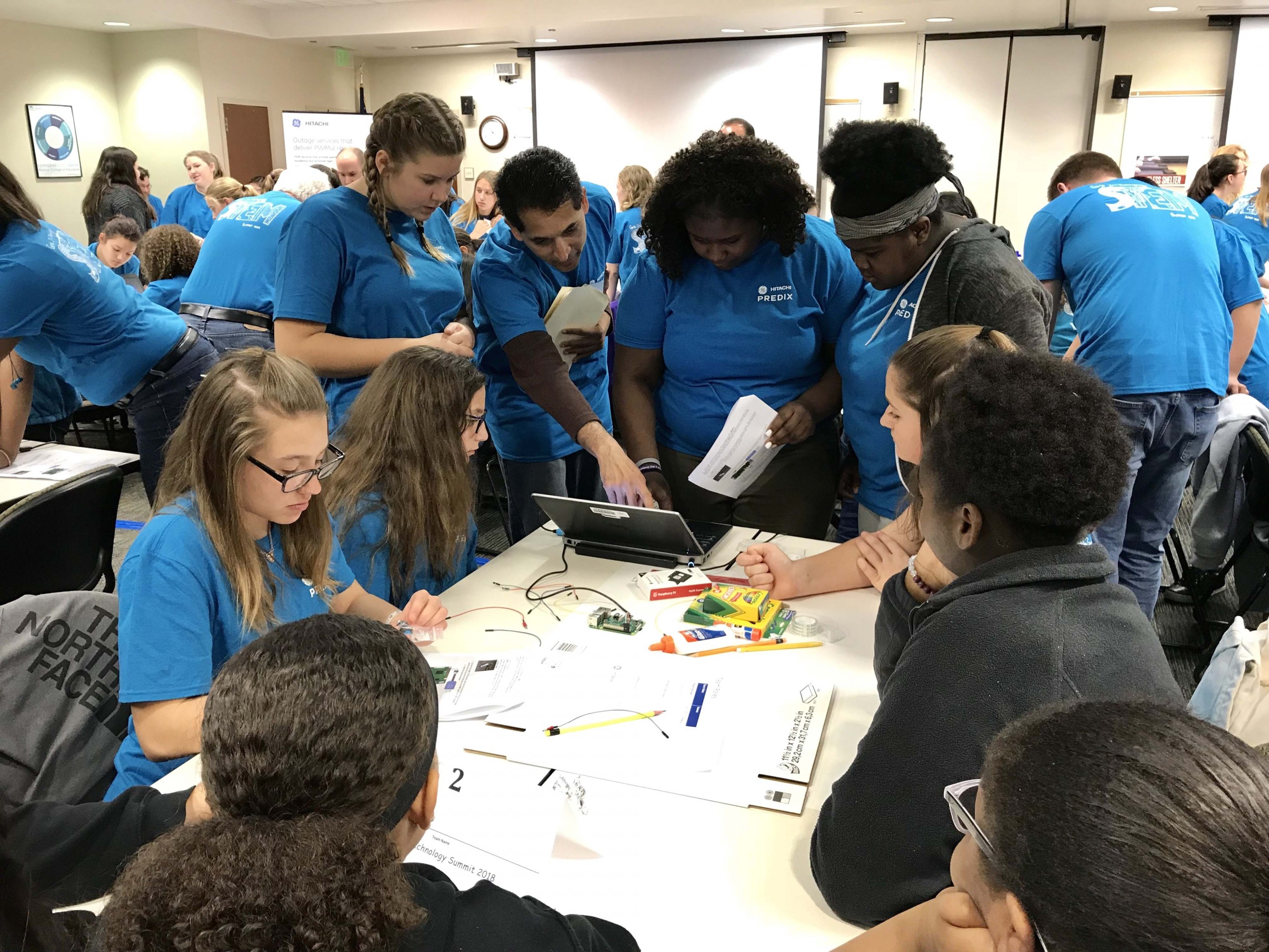 Female GE Hitachi staff inspires middle schoolers about STEM - WWAYTV3