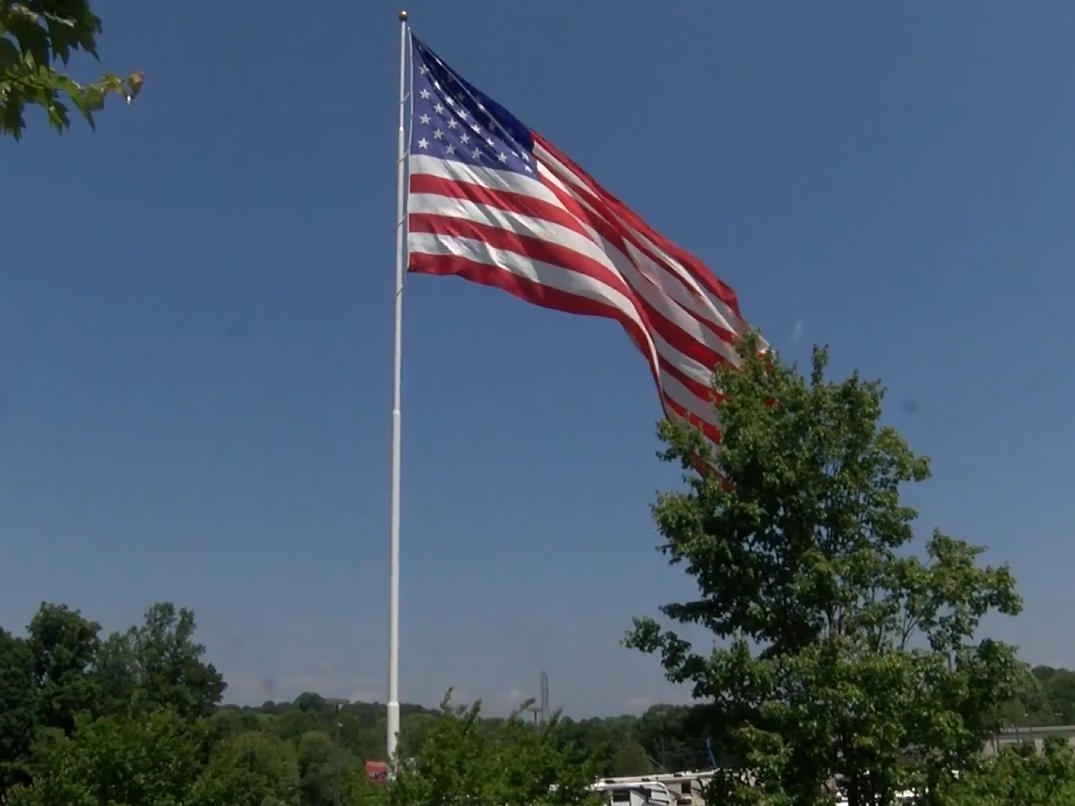 Giant American flag flap flutters on; business owner rallies - WWAYTV3