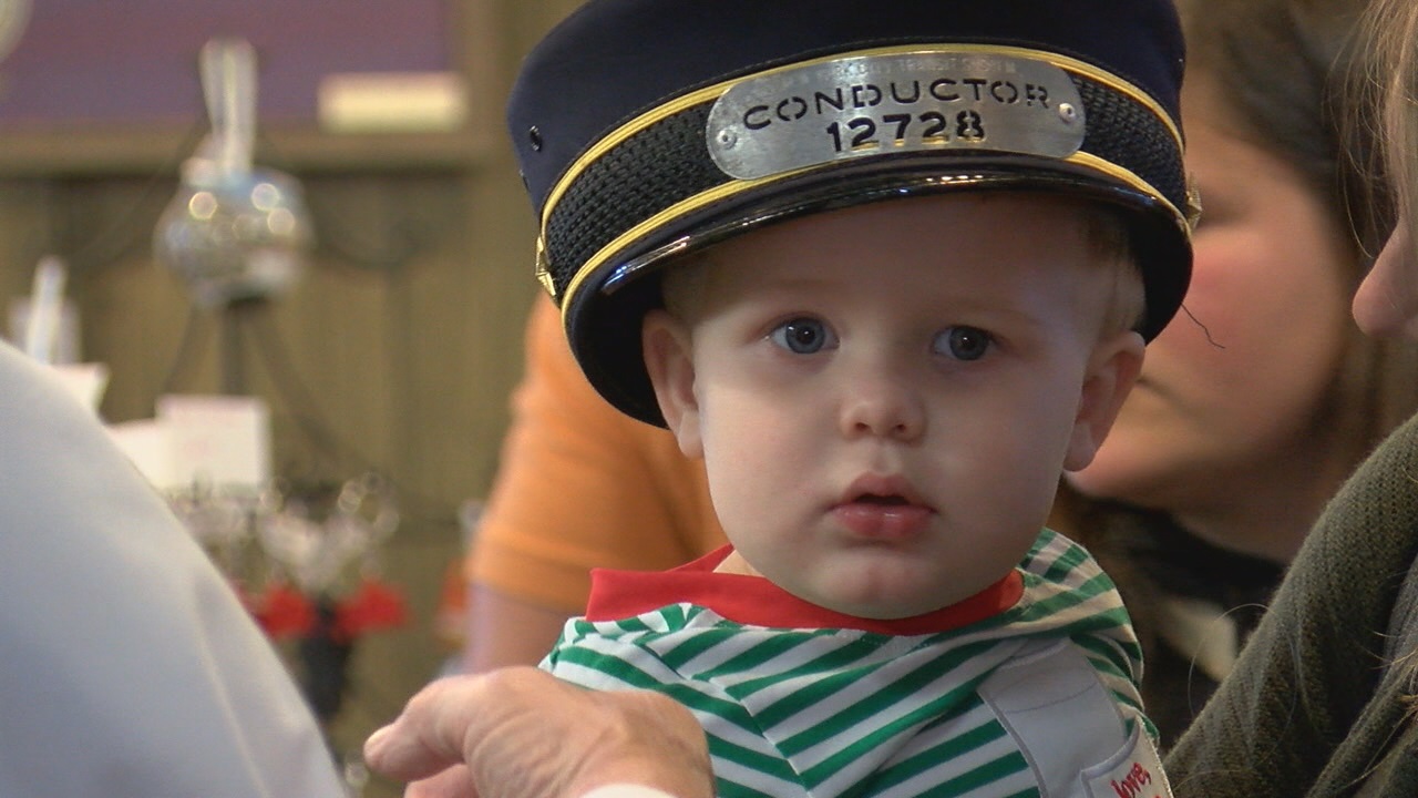 WWAY celebrates holiday season by reading to children - WWAYTV3