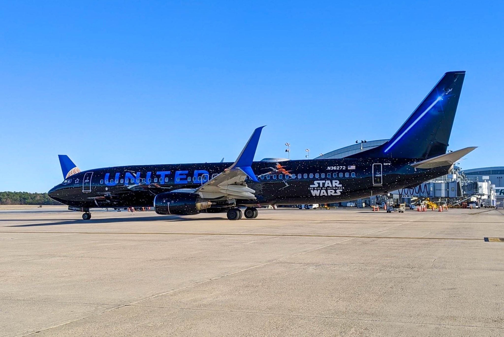 Star Wars-themed plane turns RDU into galaxy far, far away - WWAYTV3
