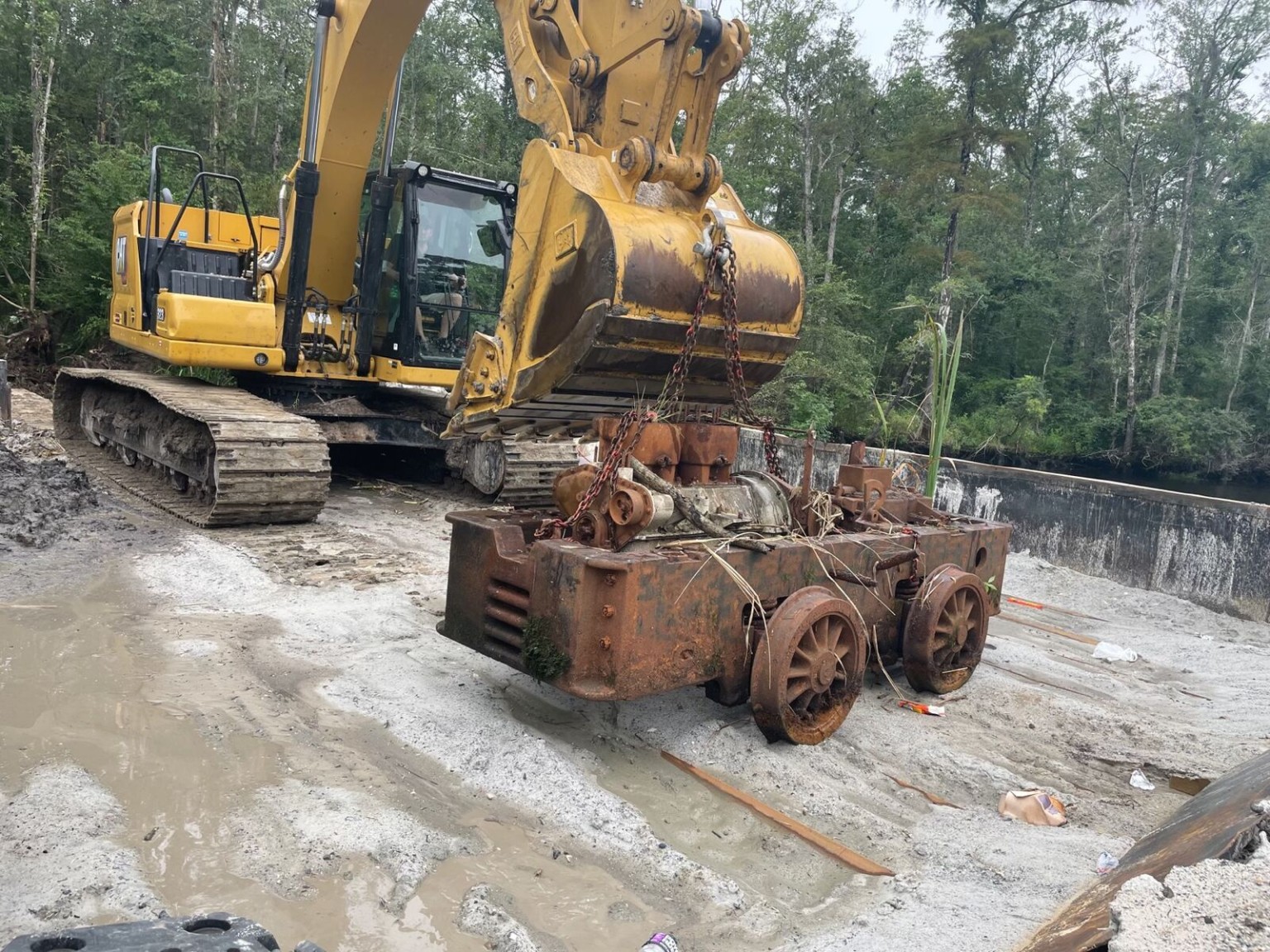 Old vehicles being pulled from SC River; 1920s-era locomotive located ...