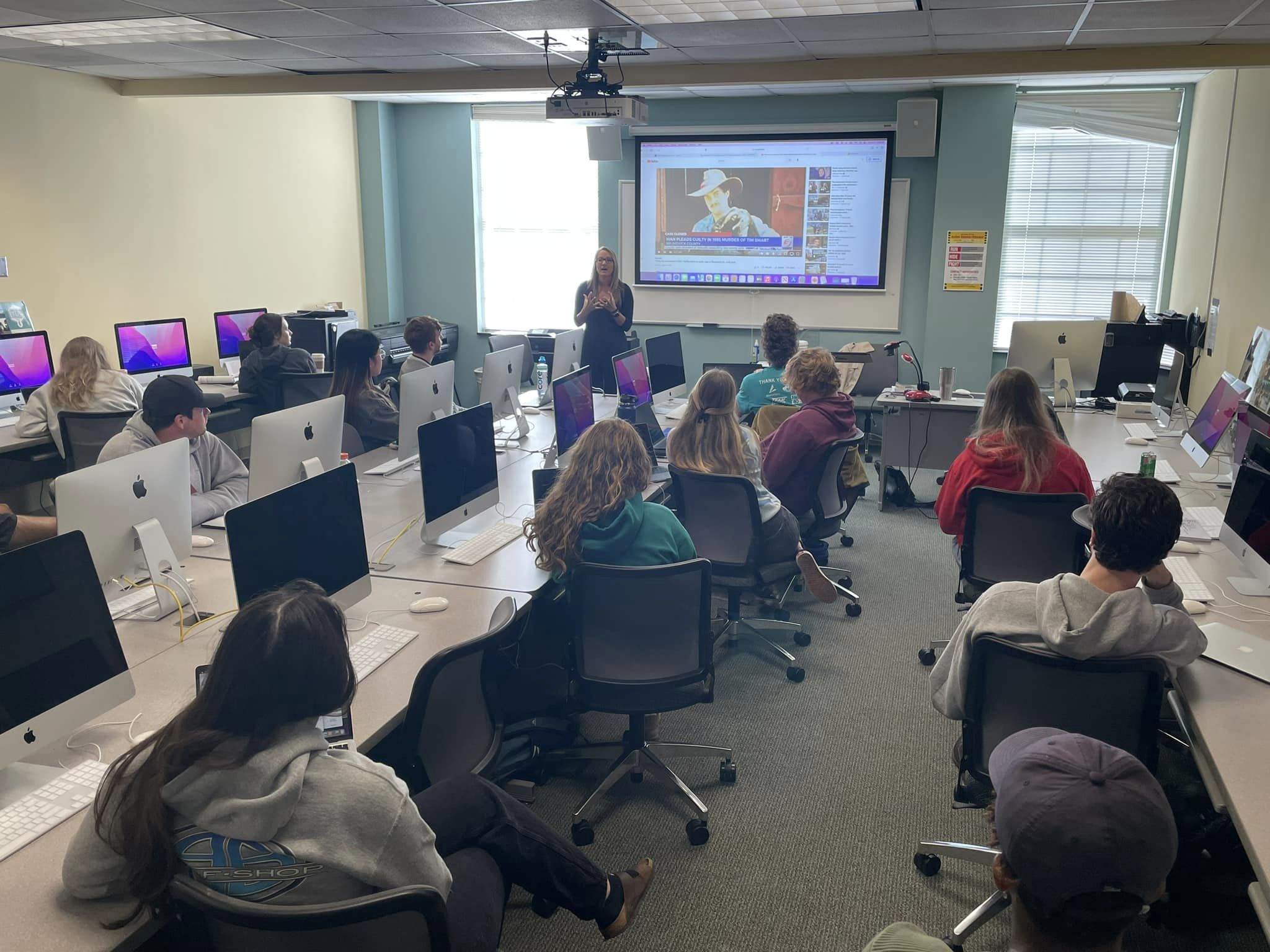 Hannah Patrick speaks to journalism class at UNCW - WWAYTV3