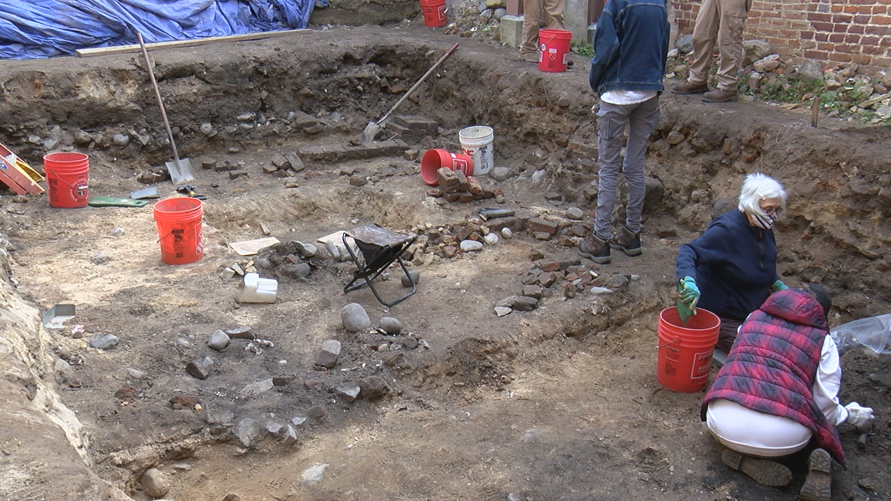 Local archaeologists dig for more of Wilmington's past - WWAYTV3