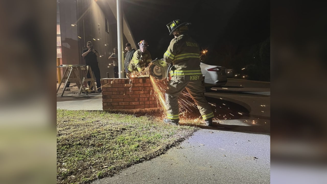 Bolivia Fire Department practice 'forcible entry' skills - WWAYTV3