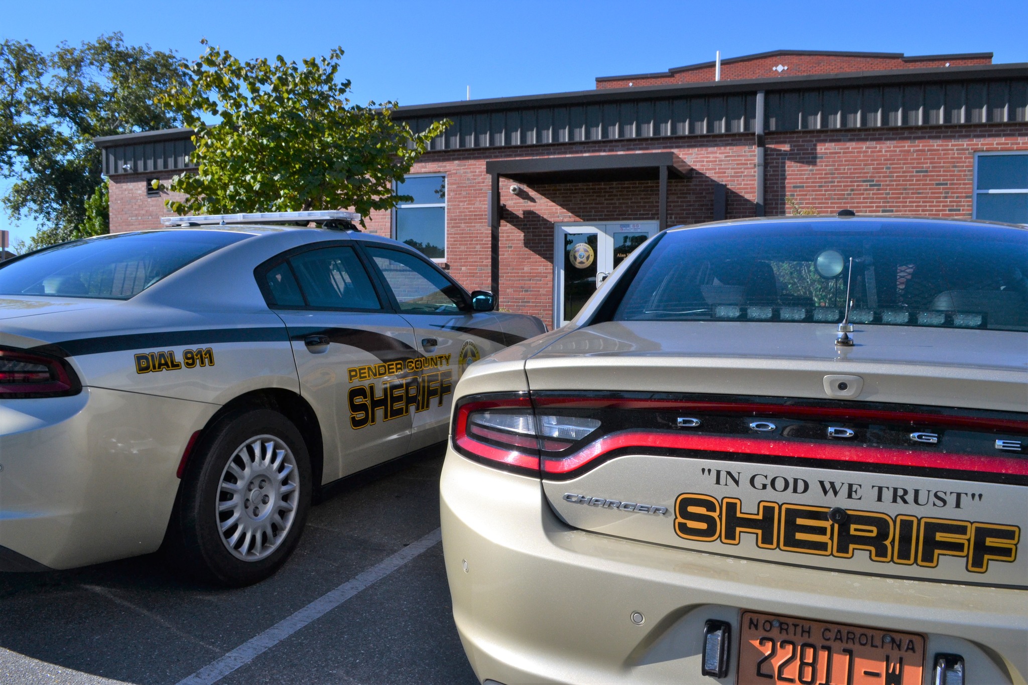 Pender County Jail detention officer charged after alleged on duty ...