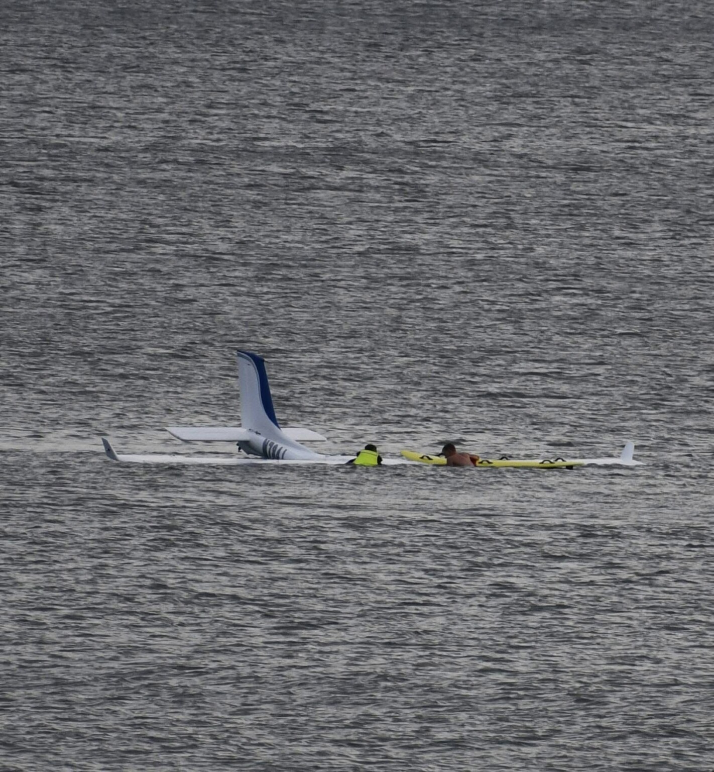 Pilot rescued after making emergency landing in ocean near OKI pier ...