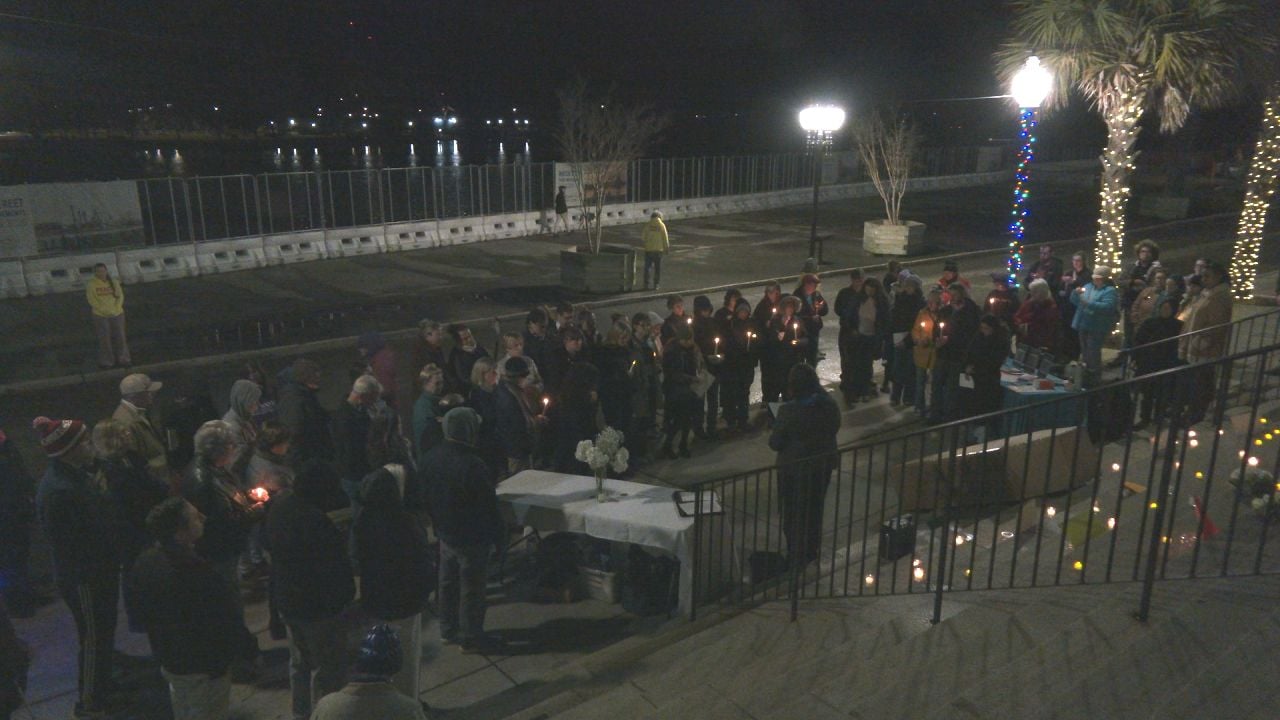 Gathering organized to honor the lives of those killed by ICE agents ...