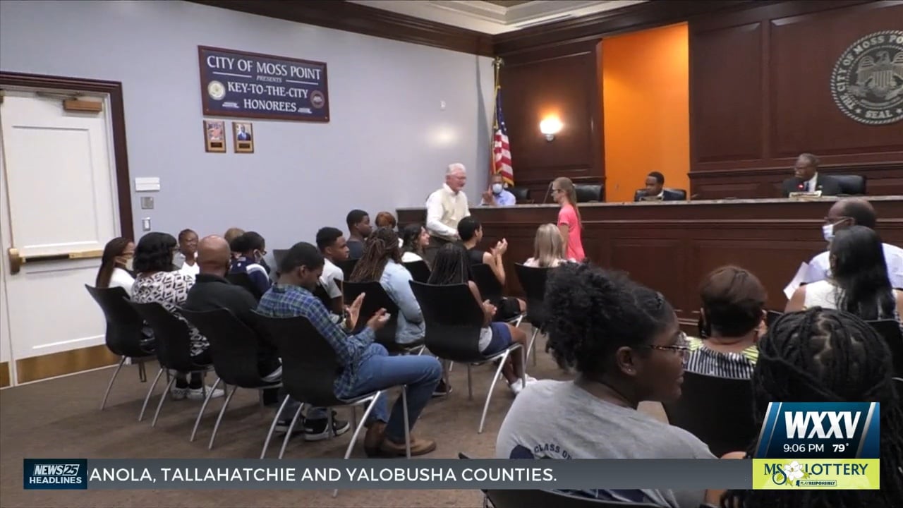 Resident thanks Moss Point police officers for their service