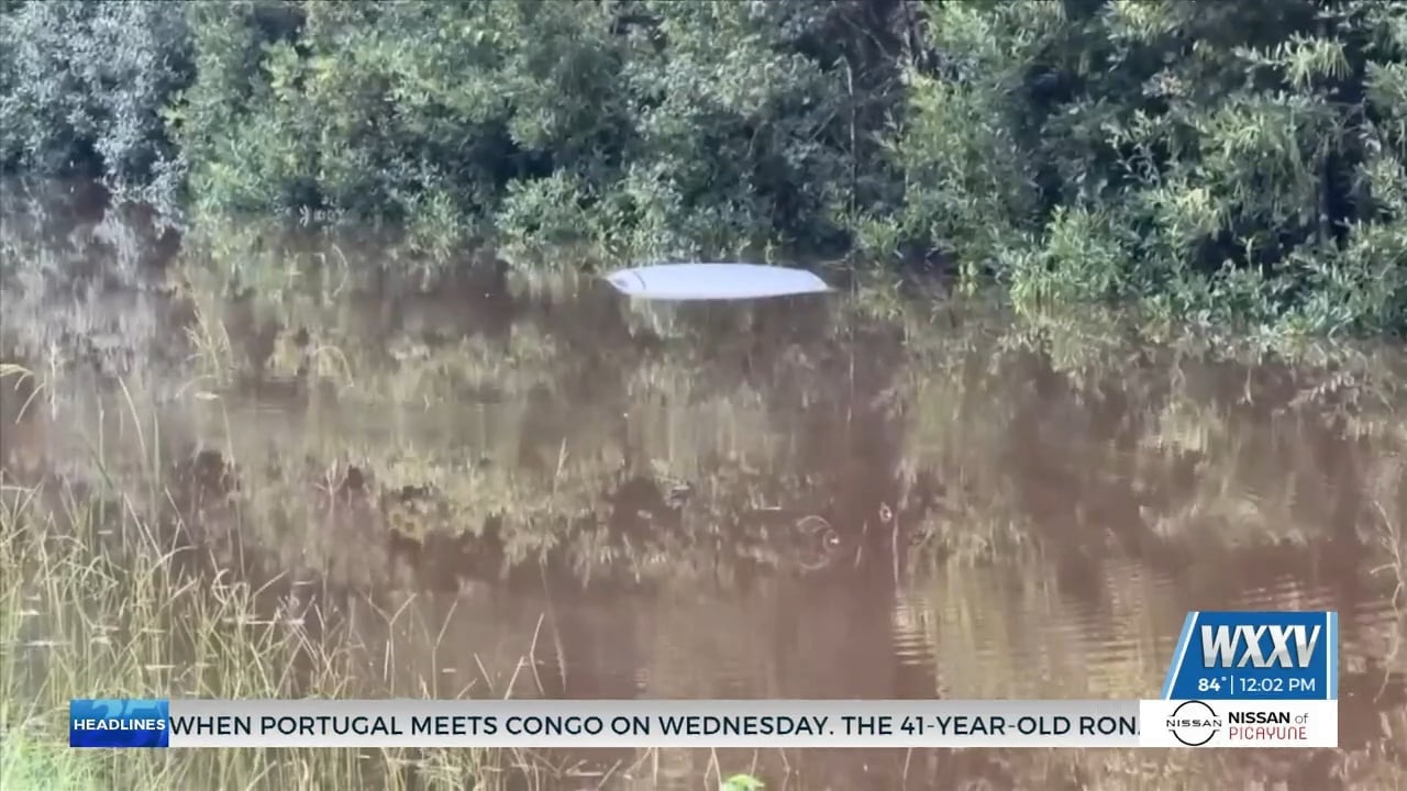 Crews rescue occupants of submerged car in Forrest County - WXXV News 25