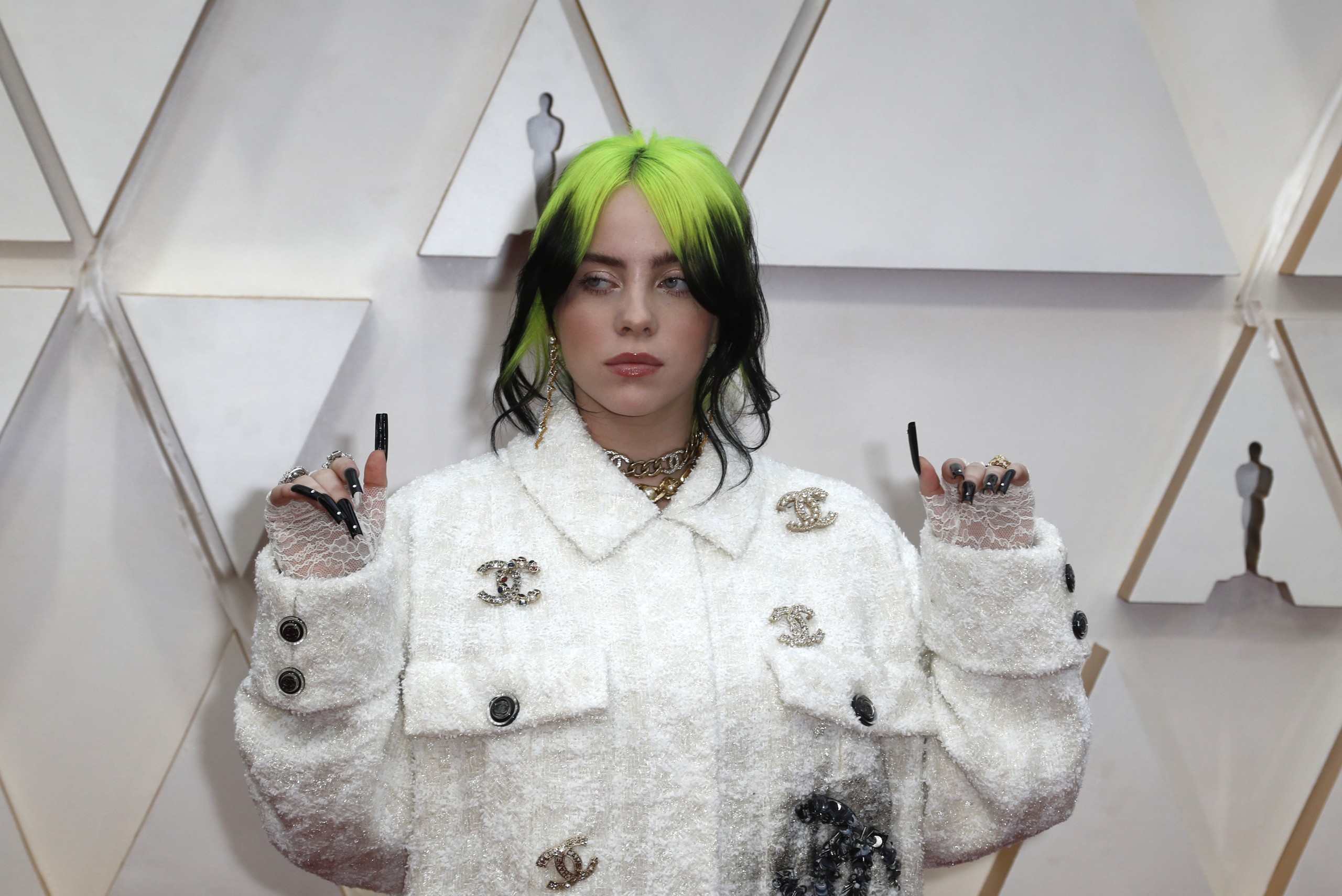 WATCH: Billie Eilish Behind the Scenes on Her New Music Video - X1039